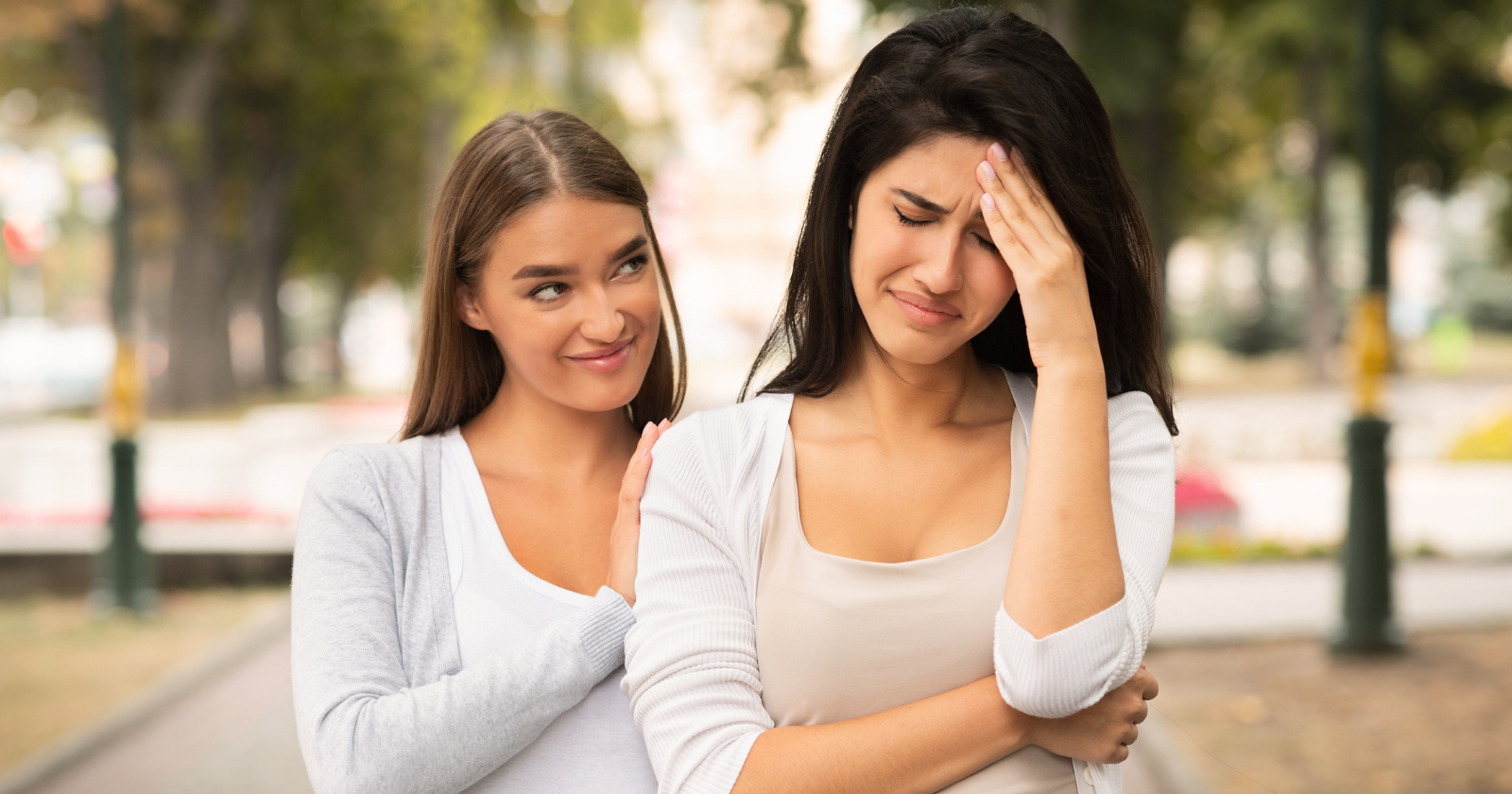 10 subtle behaviors that reveal someone is faking kindness, according ...