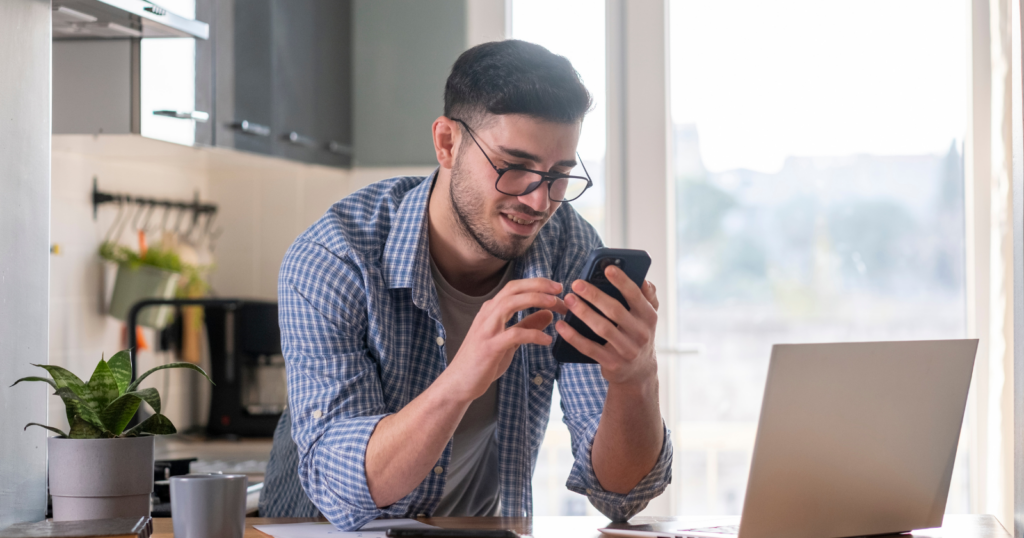 People who either respond to texts immediately or not at all display ...