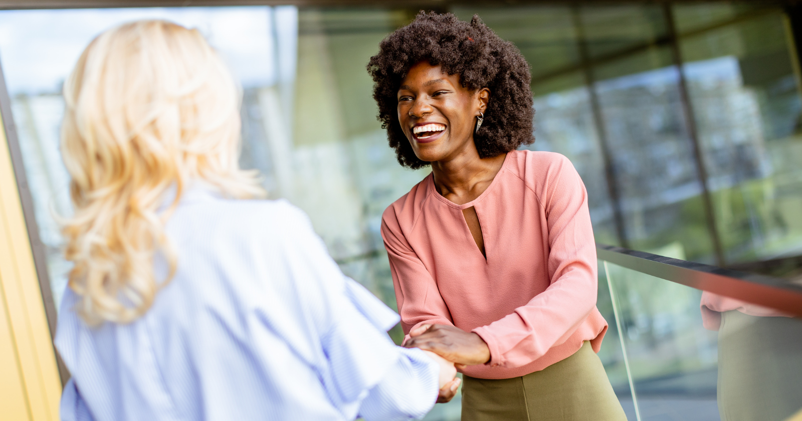 7 social habits of people who are unforgettable after one conversation ...