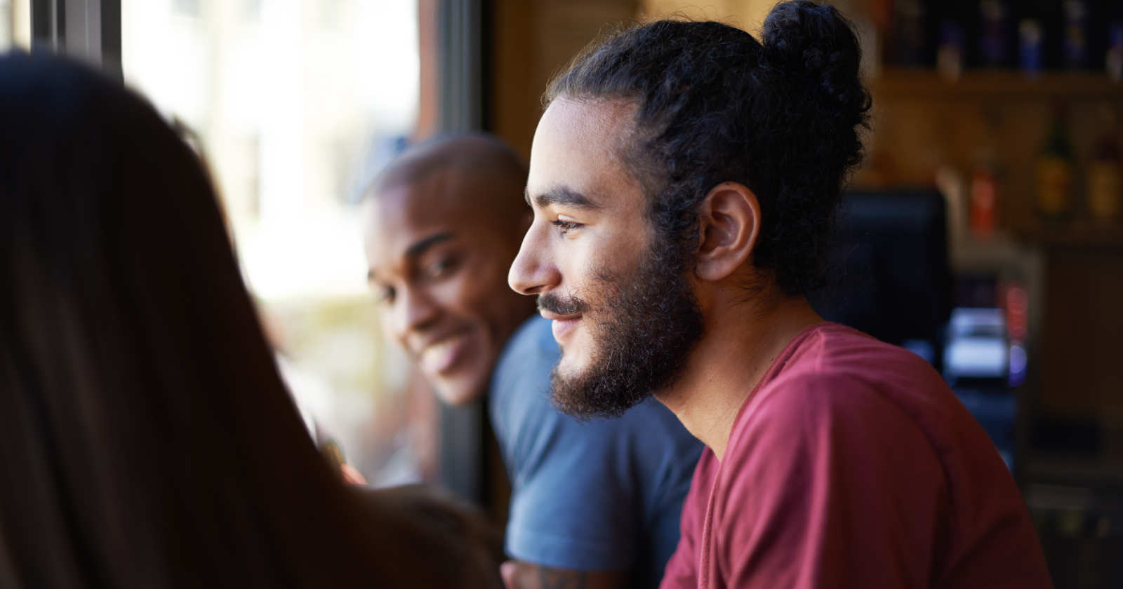 8 little quirks that instantly expose an introvert in a crowd - The ...