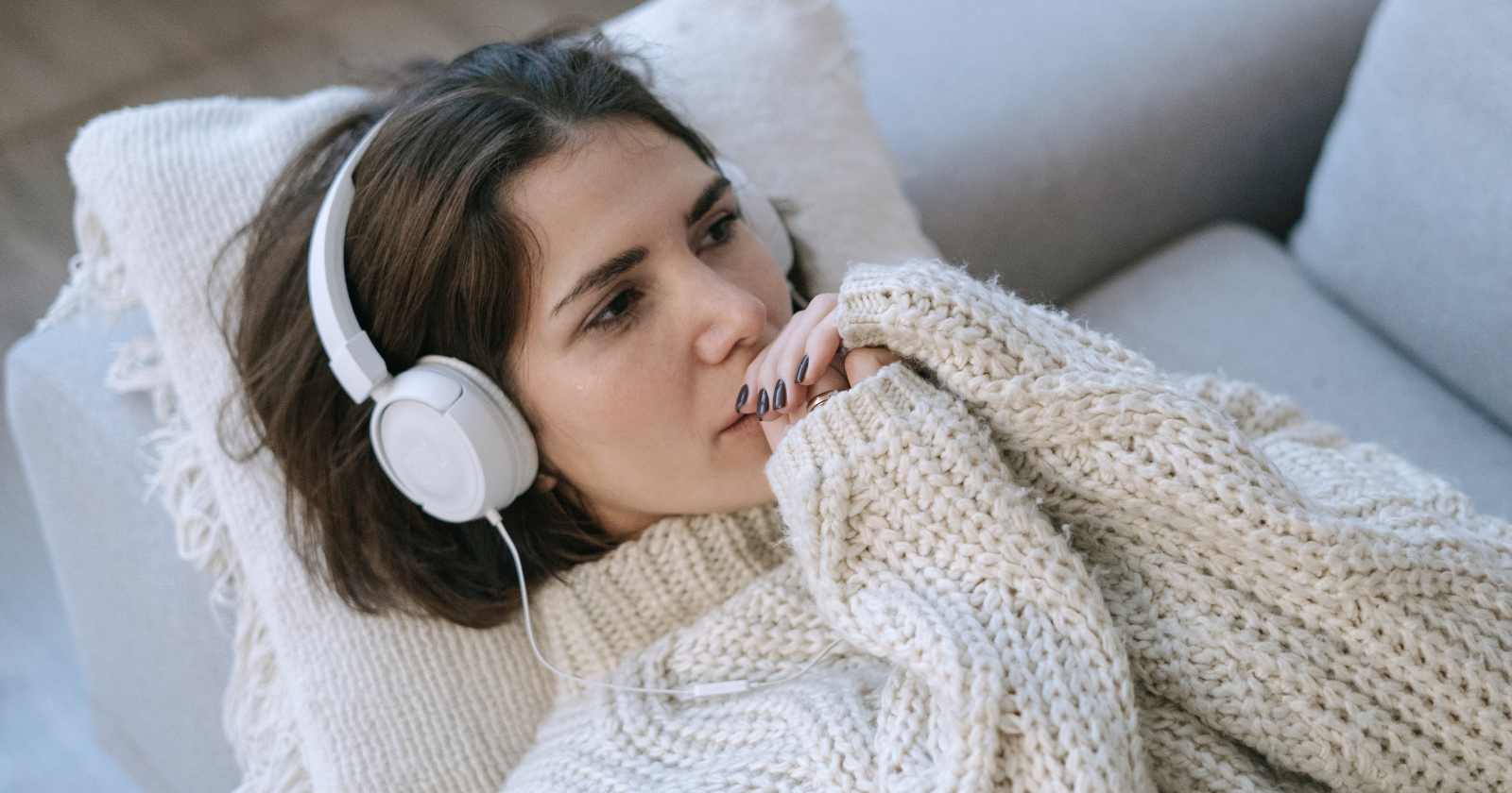 9 signs a woman’s soul is hurting, even if she seems normal on the ...